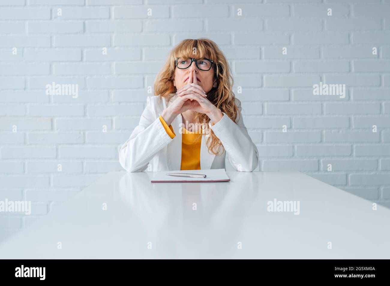 business woman at meeting office table Stock Photo - Alamy