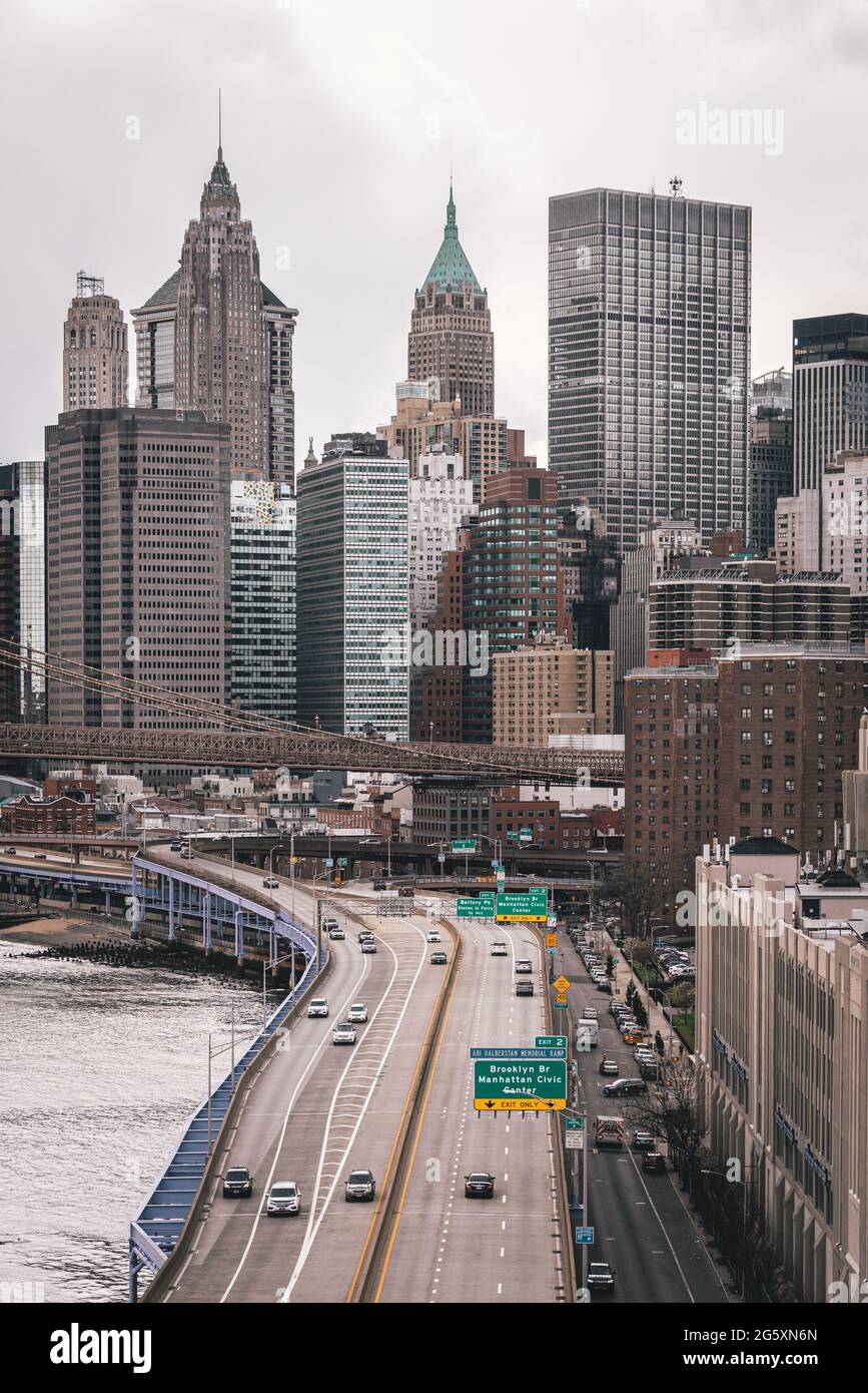 View of FDR Drive and the Financial District, from the Manhattan Bridge ...