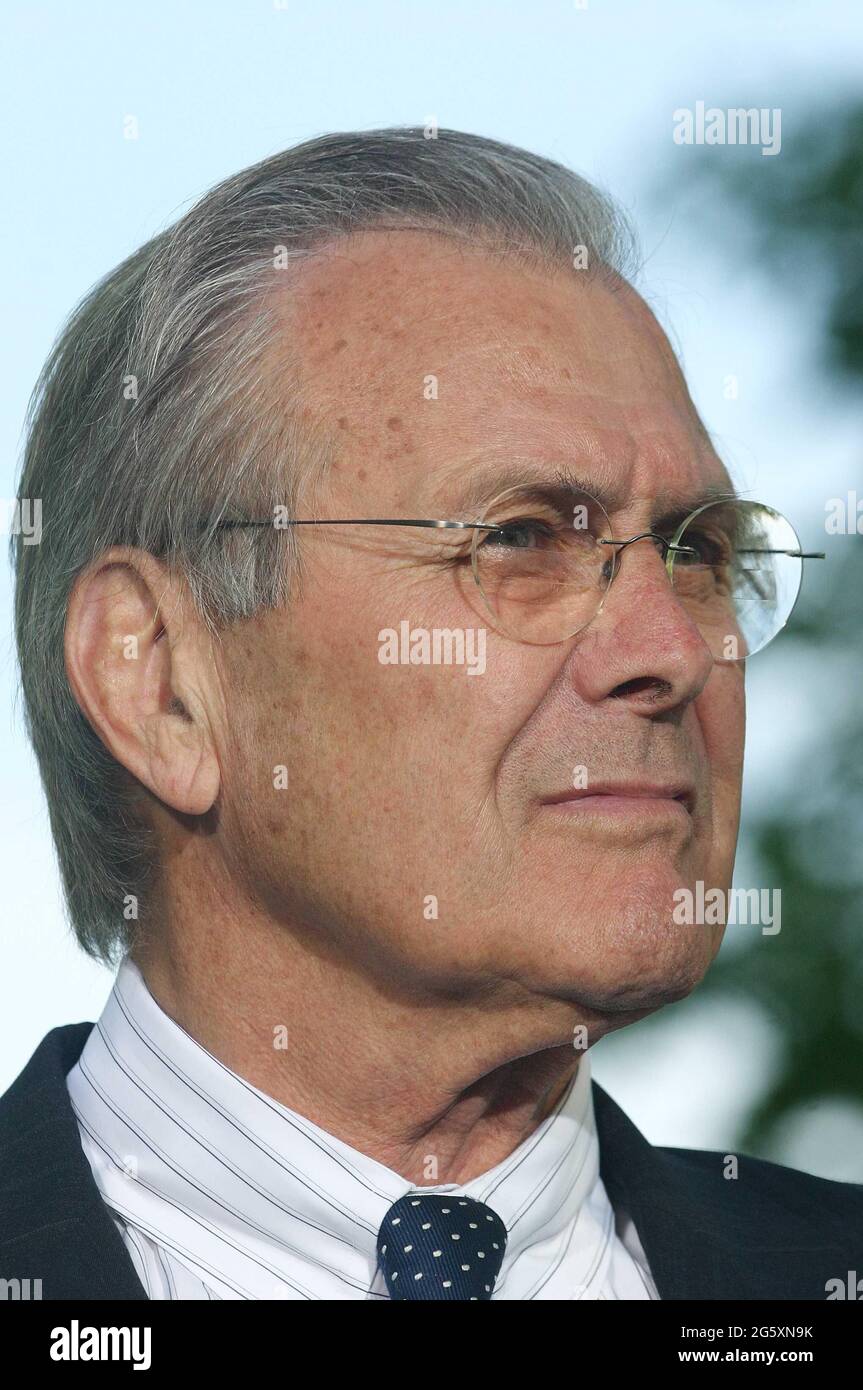 Mr rumsfeld hi-res stock photography and images - Alamy