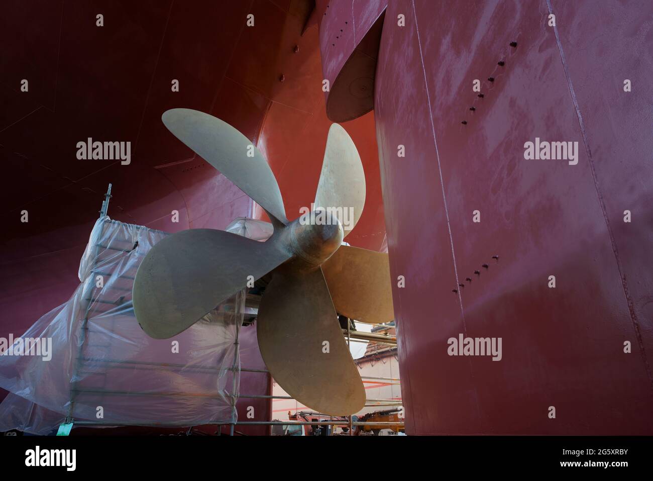the propeller of a cargo ship during dry-docking Stock Photo - Alamy