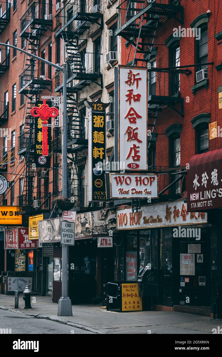 Mott street signs in hi-res stock photography and images - Alamy