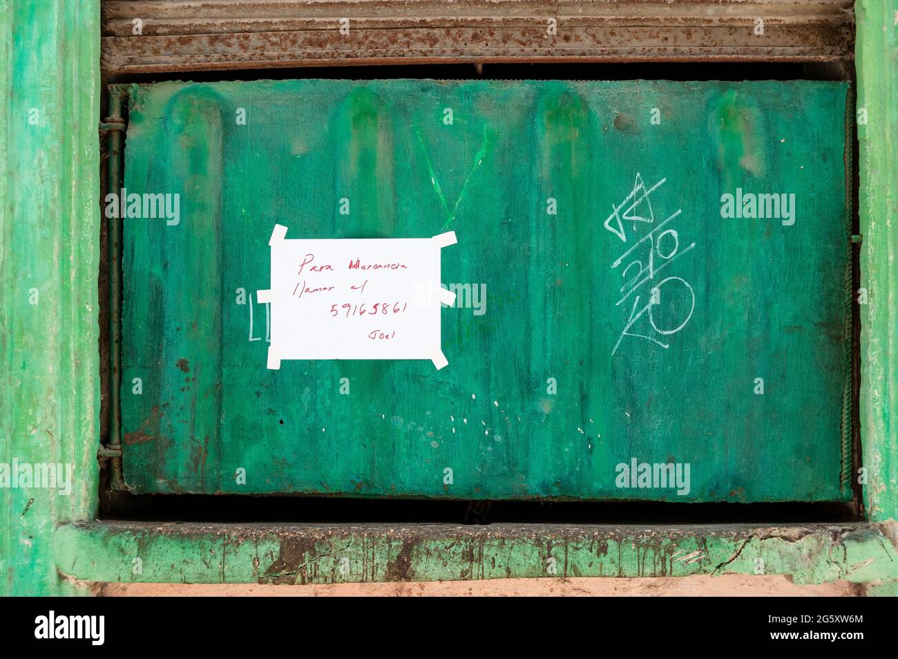 Handwritten closed business sign hi-res stock photography and images ...