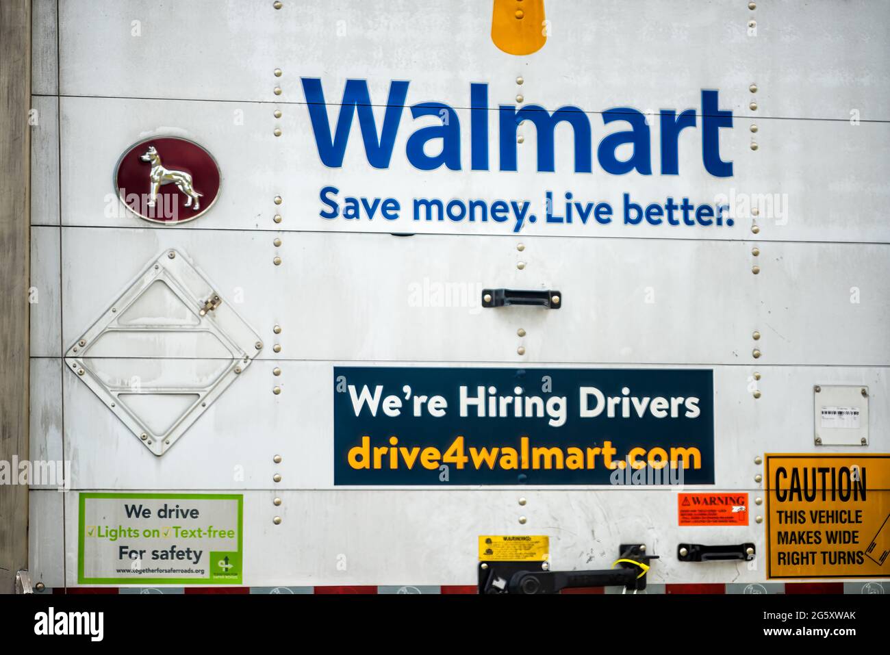 Walmart truck hi-res stock photography and images - Alamy