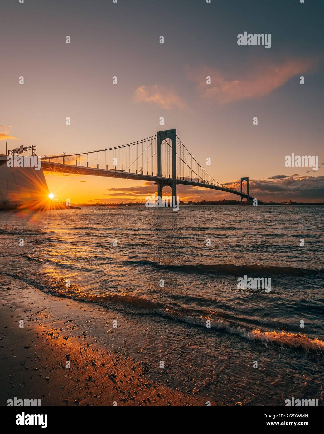 Whitestone bridge hi-res stock photography and images - Alamy