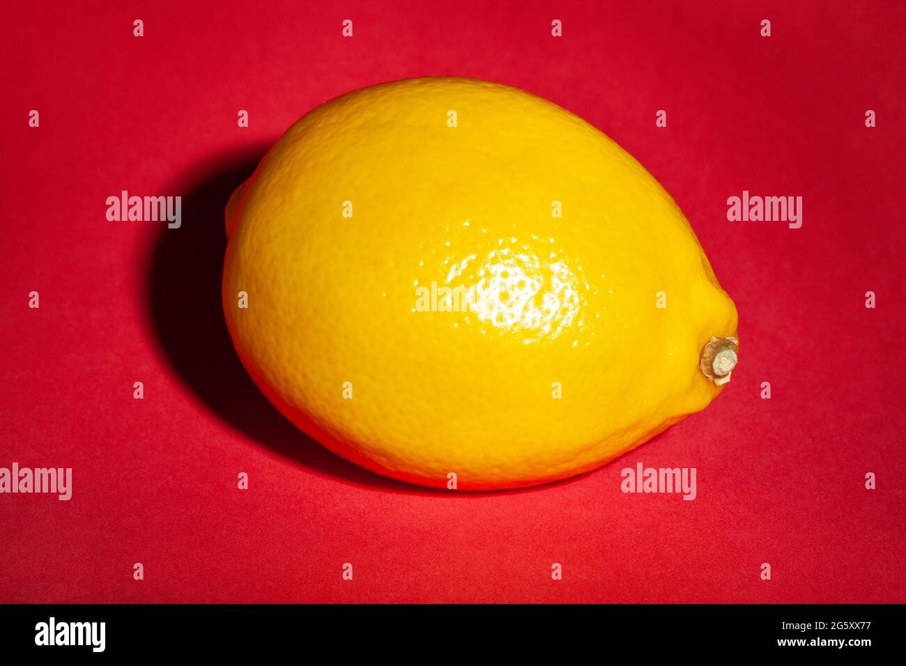 Vivid red background hi-res stock photography and images - Alamy
