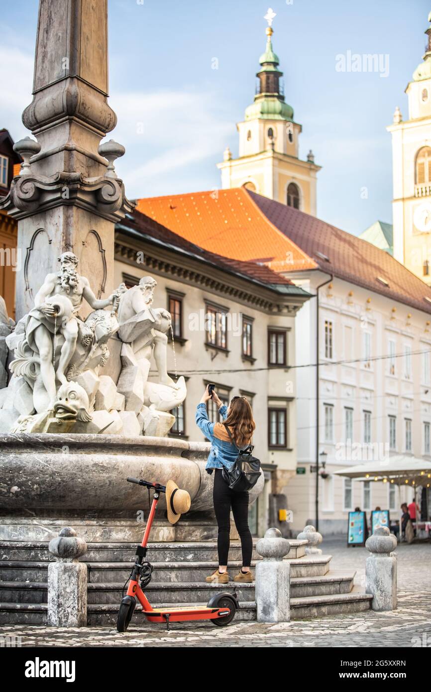 Medieval traveler hi-res stock photography and images - Alamy