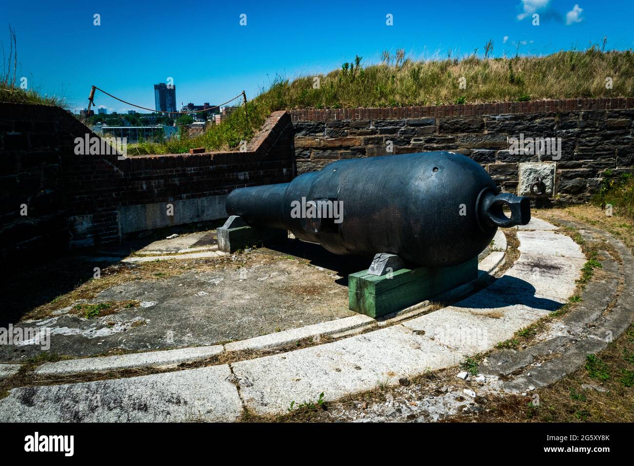 9-inch RML Gun Emplacements, in fort charlotte Stock Photo - Alamy