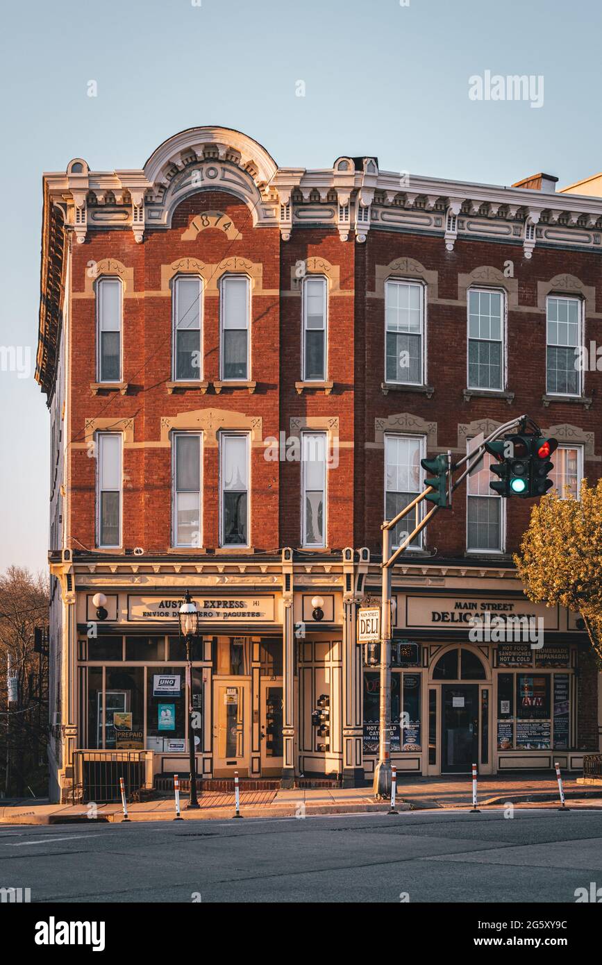 Facade large brick building hi-res stock photography and images - Alamy
