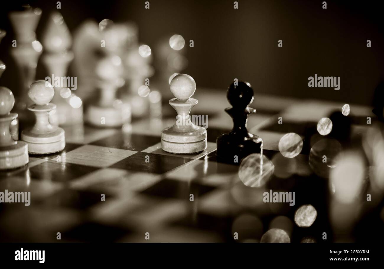 Two chess pieces hi-res stock photography and images - Alamy