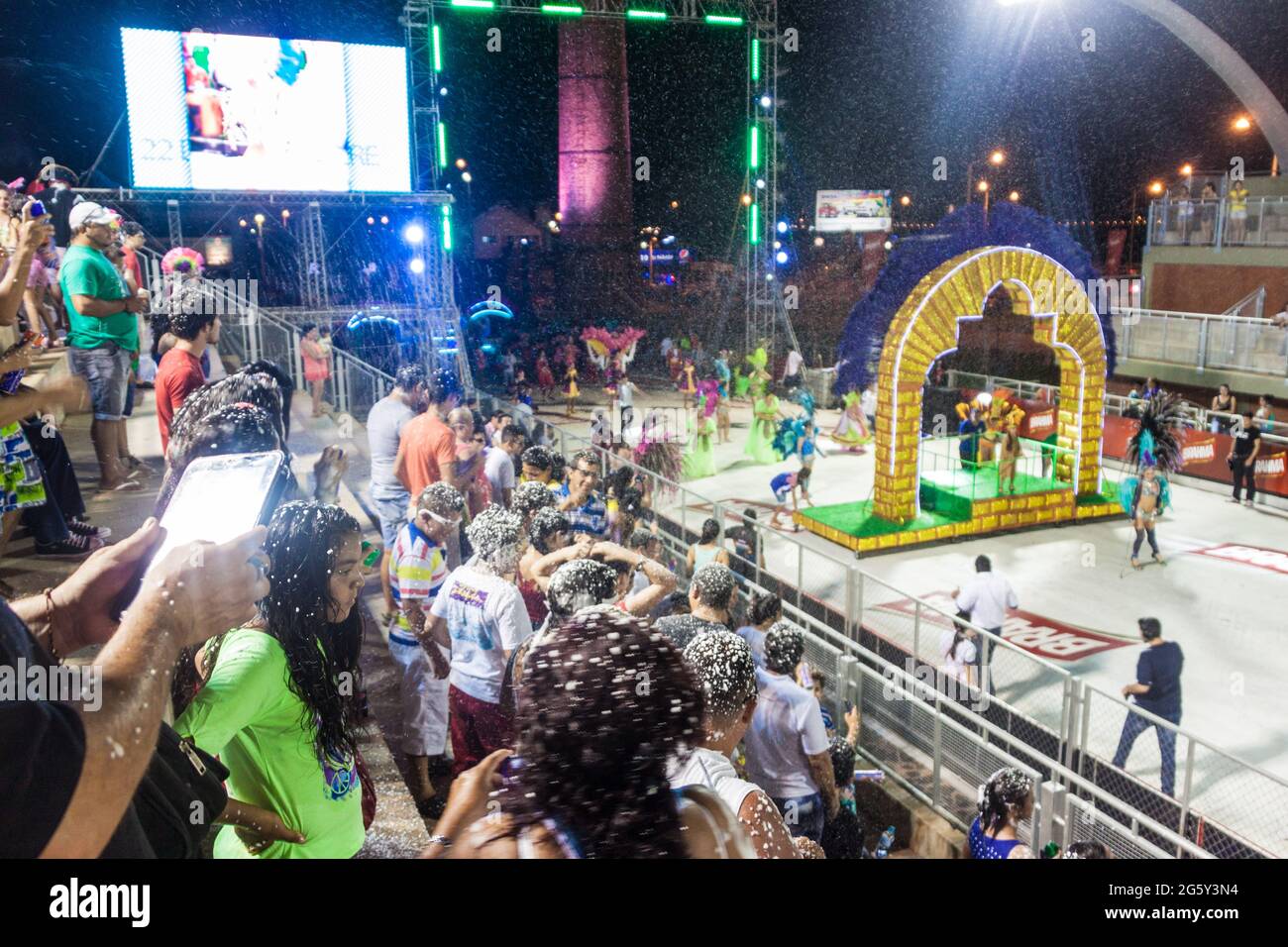 Paraguay traditional costume hi-res stock photography and images - Alamy