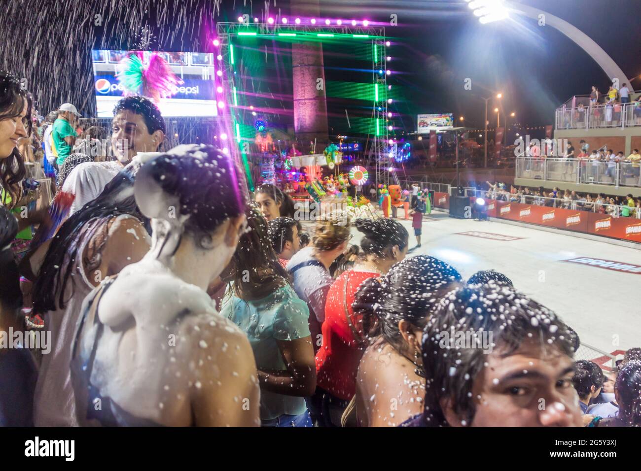 Paraguay traditional costume hi-res stock photography and images - Alamy
