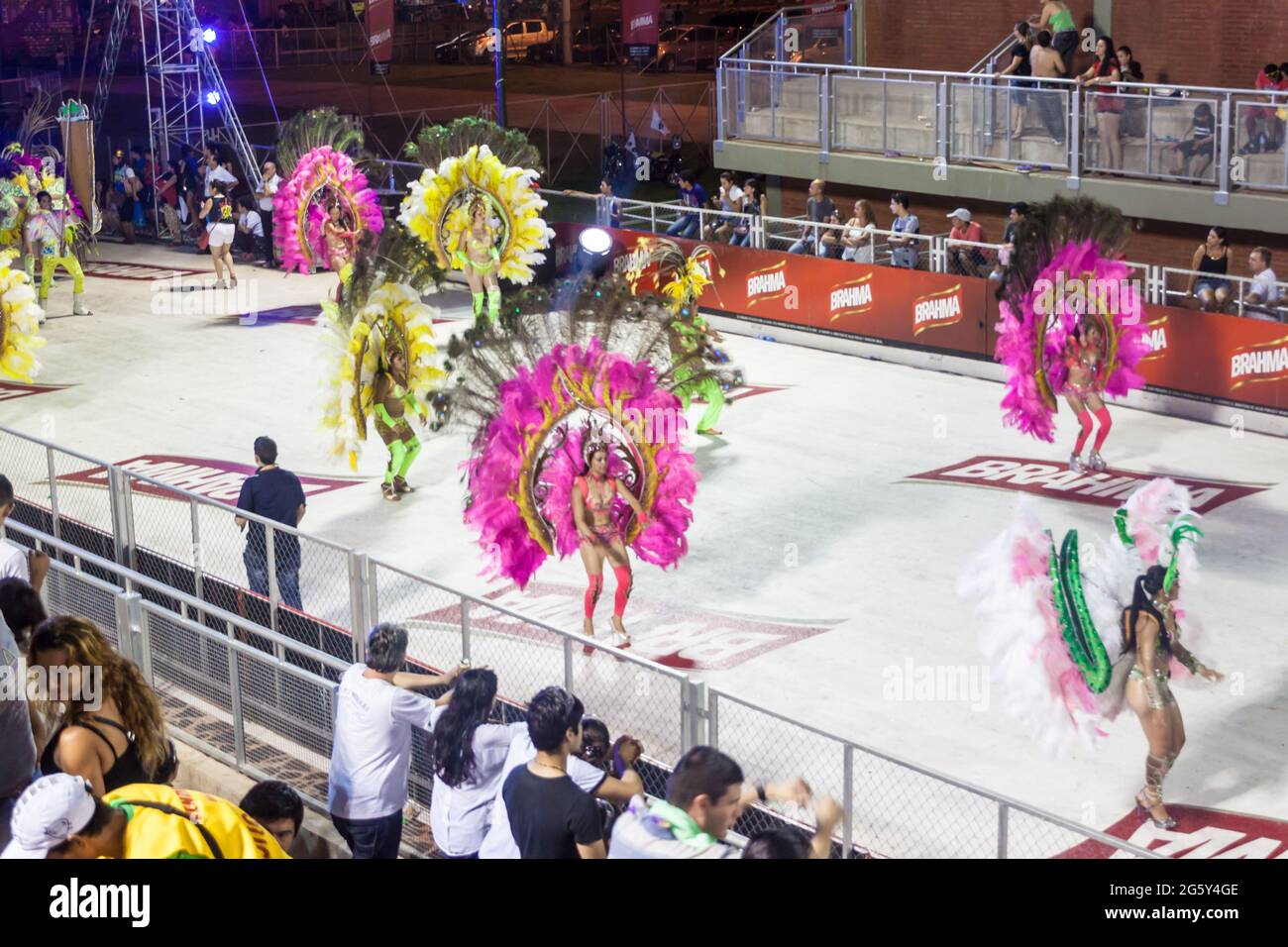 Paraguay traditional costume hi-res stock photography and images - Alamy