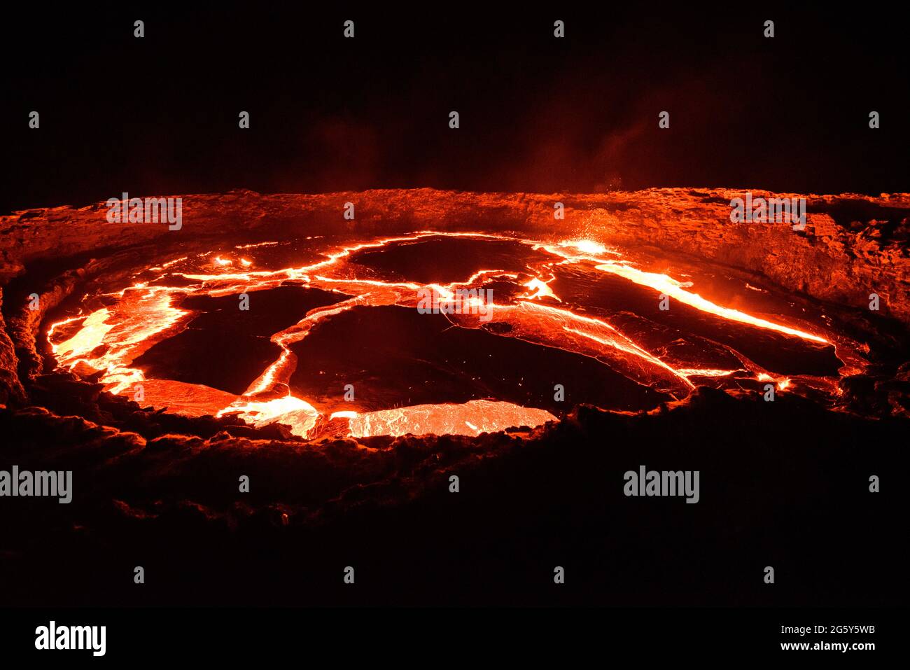 Eruption volcano red hi-res stock photography and images - Alamy