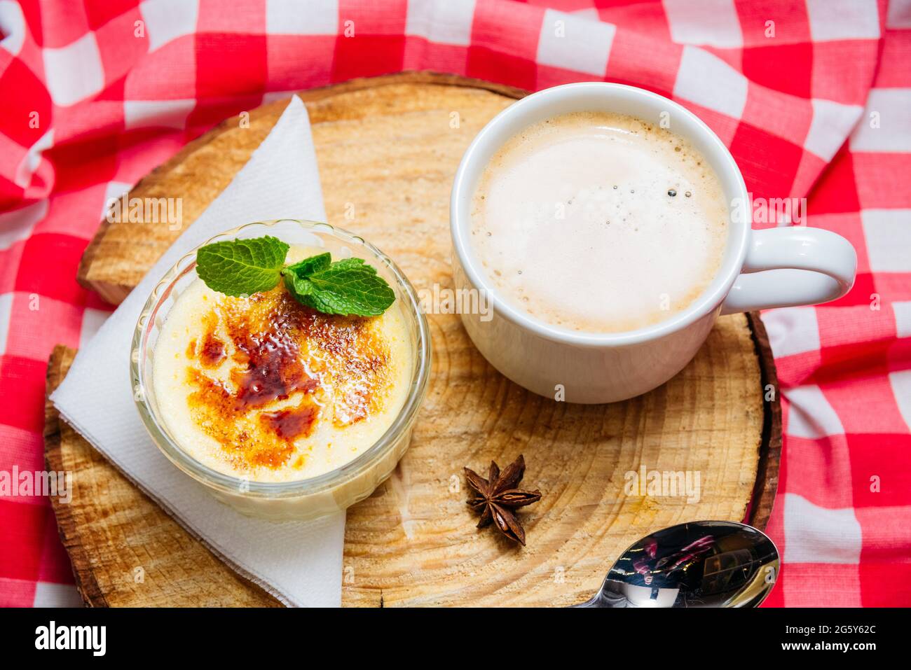 Red and white classic checkered hi-res stock photography and images - Alamy