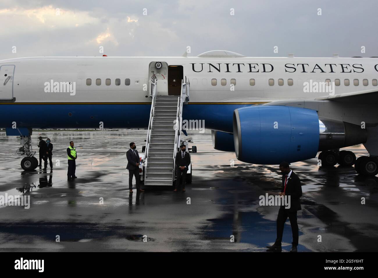 MEXICO CITY, MEXICO - JUNE 8: United States Secret Service review the ...