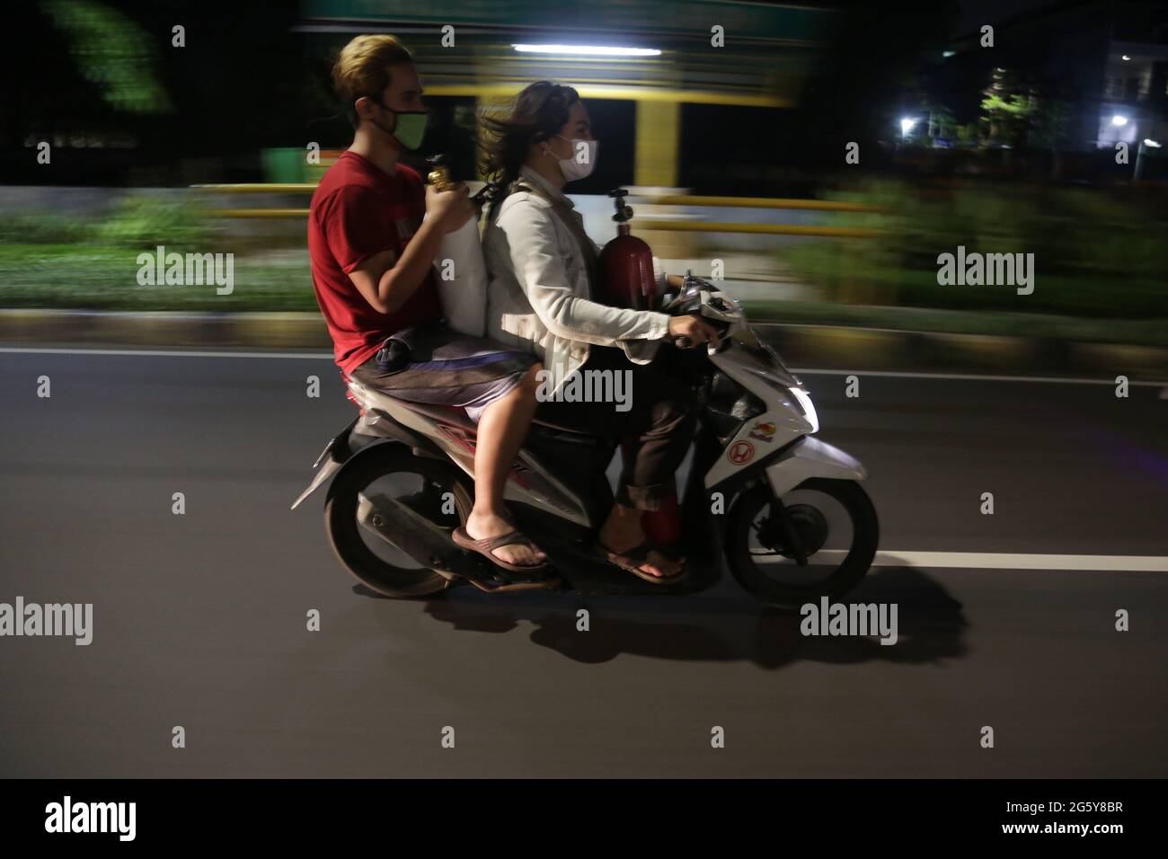 Medical oxygen cylinders hi-res stock photography and images - Alamy