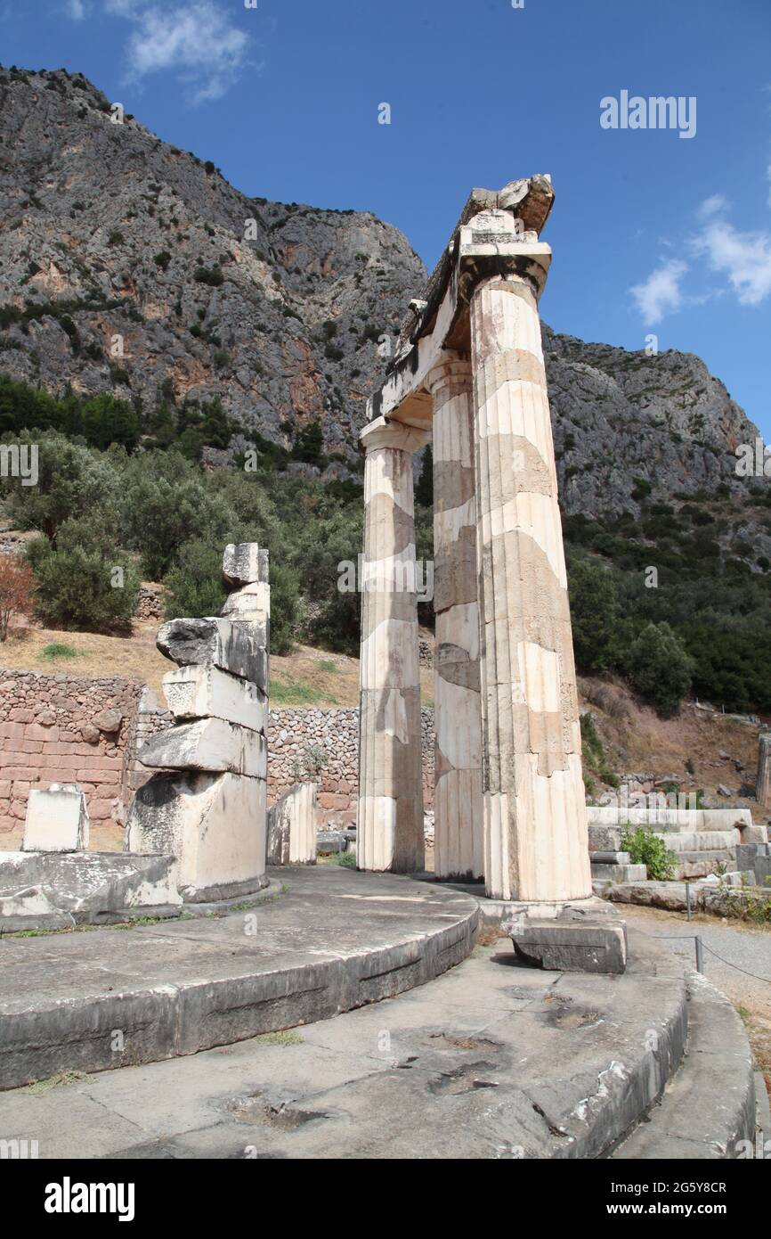 Temple of Apollo In Delphi Stock Photo - Alamy