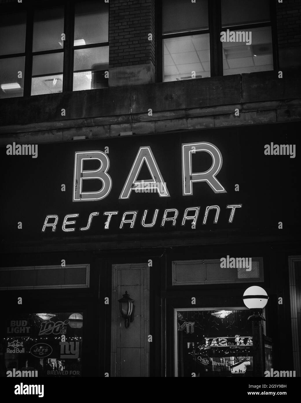 New york city night neon bar hi-res stock photography and images - Alamy