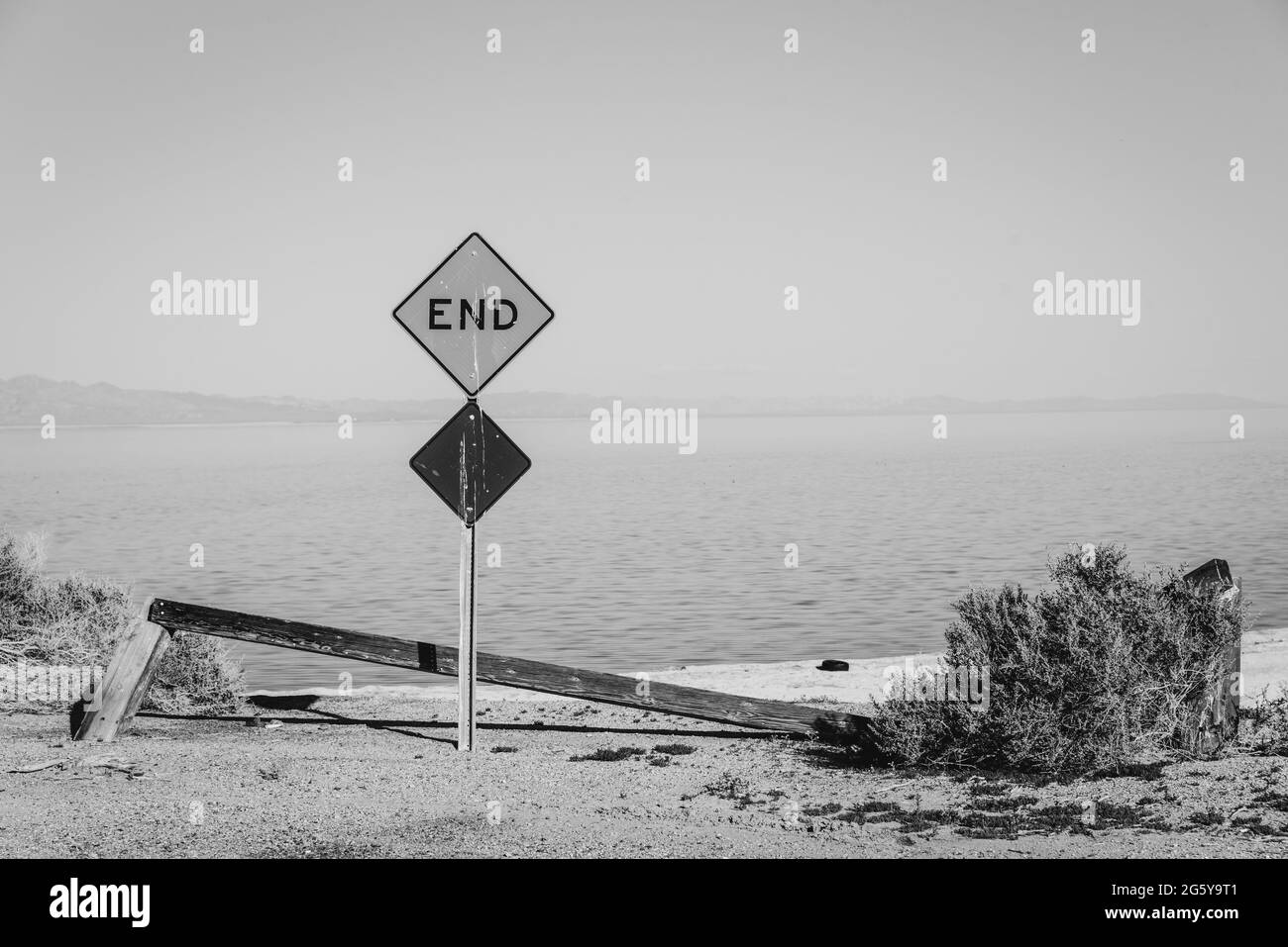 Dead end street at the Salton Sea, in Salton Sea Beach, California ...