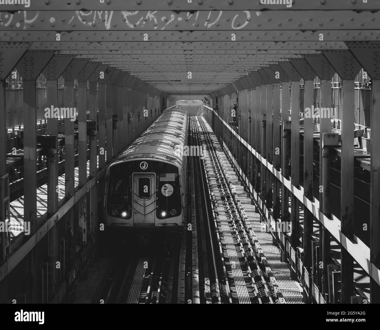 Subway train crossing the Williamsburg Bridge, in New York City Stock Photo - Alamy