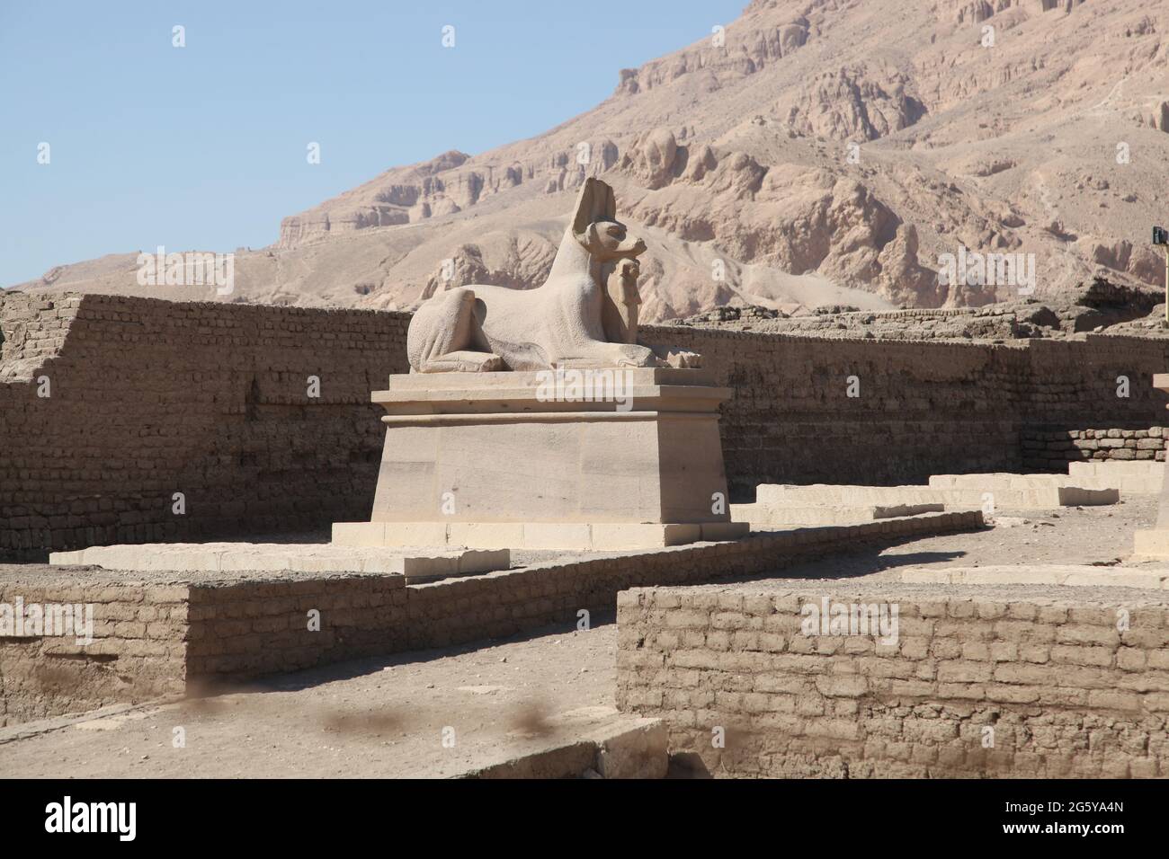 Ramesseum temple hi-res stock photography and images - Alamy