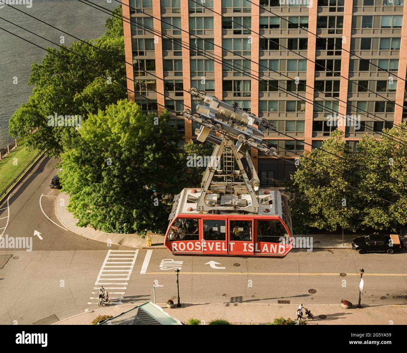 View of the Roosevelt Island Tram,from the Queensboro Bridge, Manhattan ...