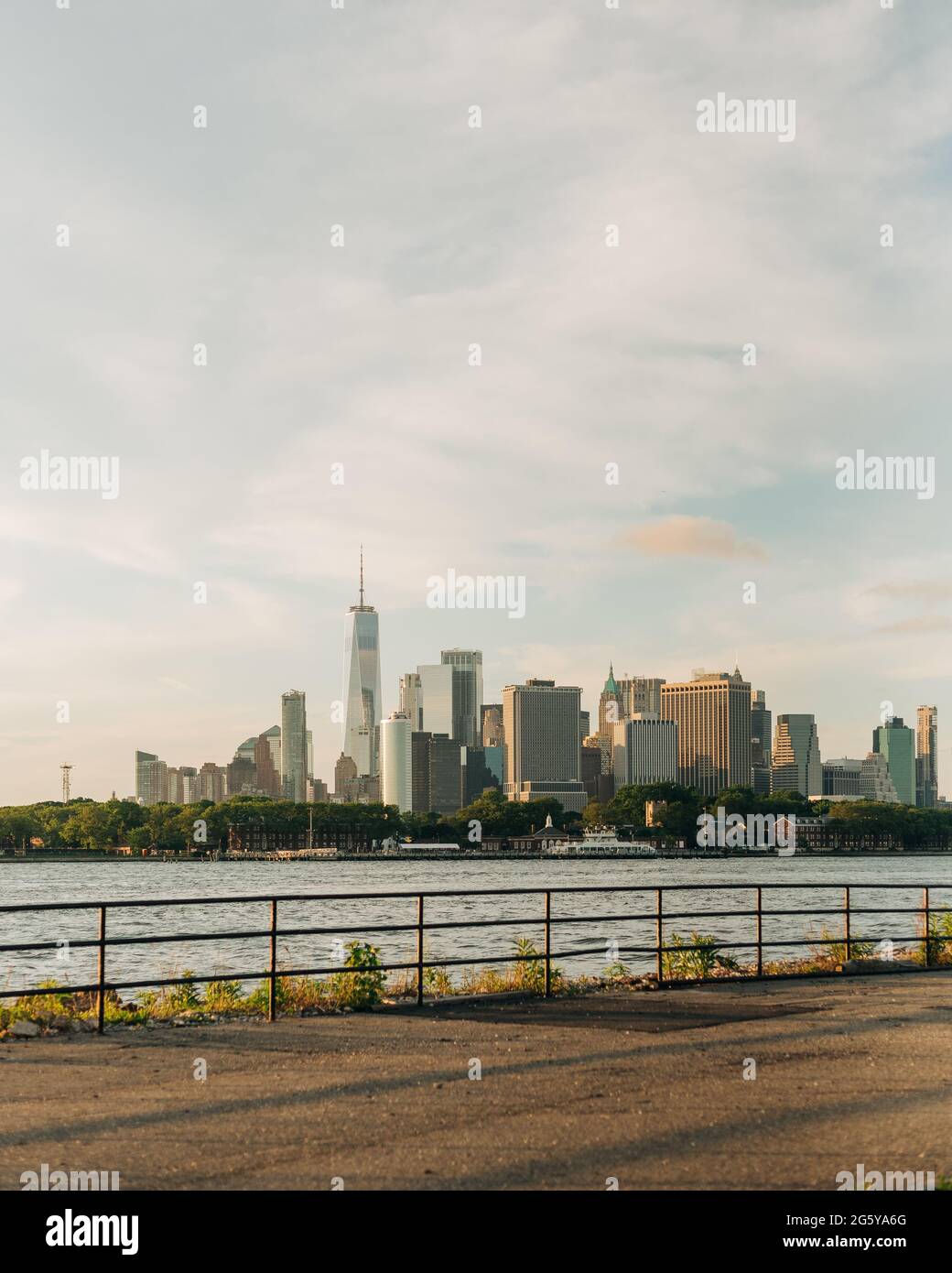 View manhattan skyline from red hook hi-res stock photography and ...