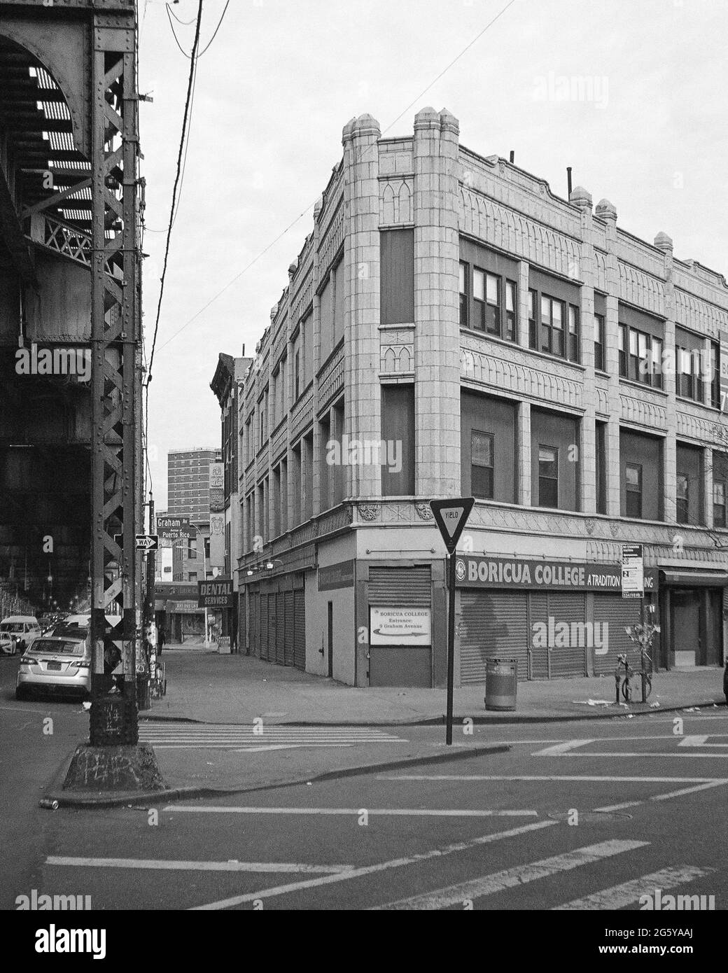 The intersection Broadway & Graham Avenue at Broadway Triangle, in ...