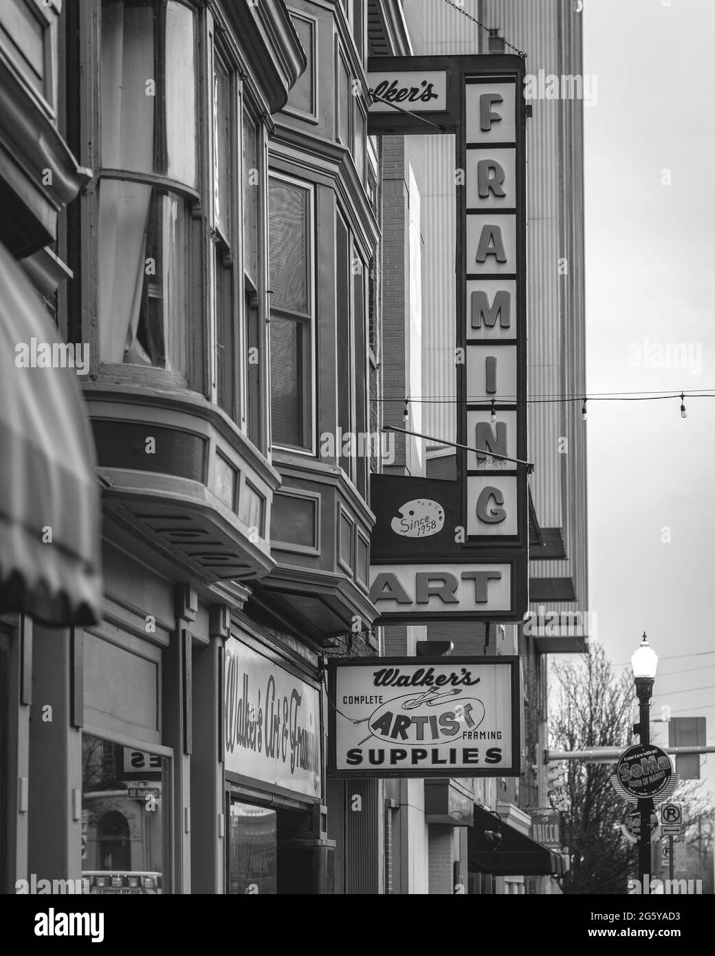 Art of framing hi-res stock photography and images - Alamy