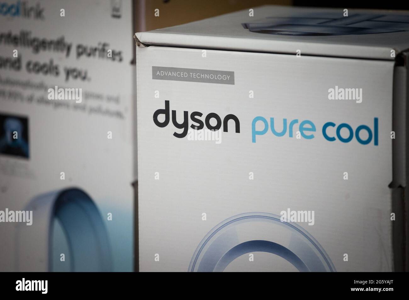 Picture of a vacuum cleaner with the logo of Dyson for sale in Belgrade ...