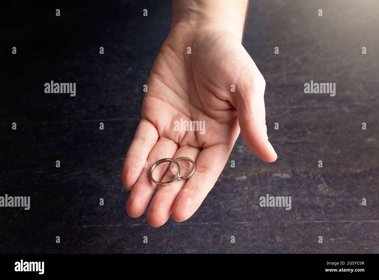Hand showing wedding engagement rings hi-res stock photography and ...