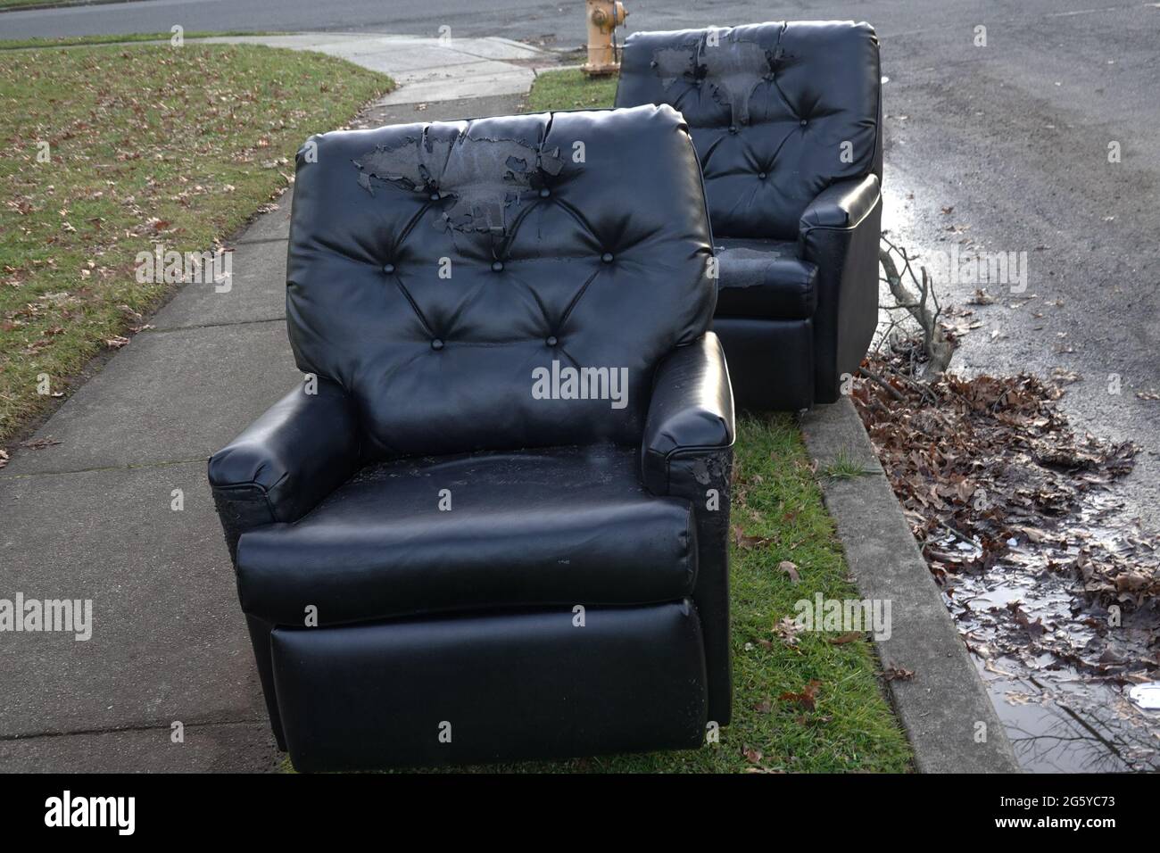 Beat up chair hi-res stock photography and images - Alamy