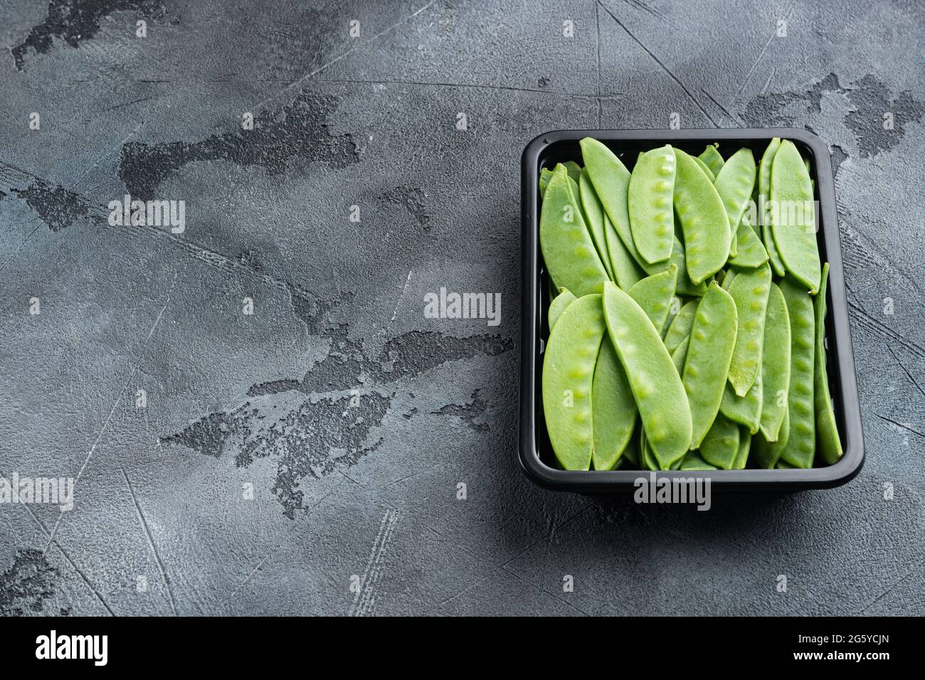 Organic Green Sugar Snap Peas Ready to Eat set, in plastic container ...