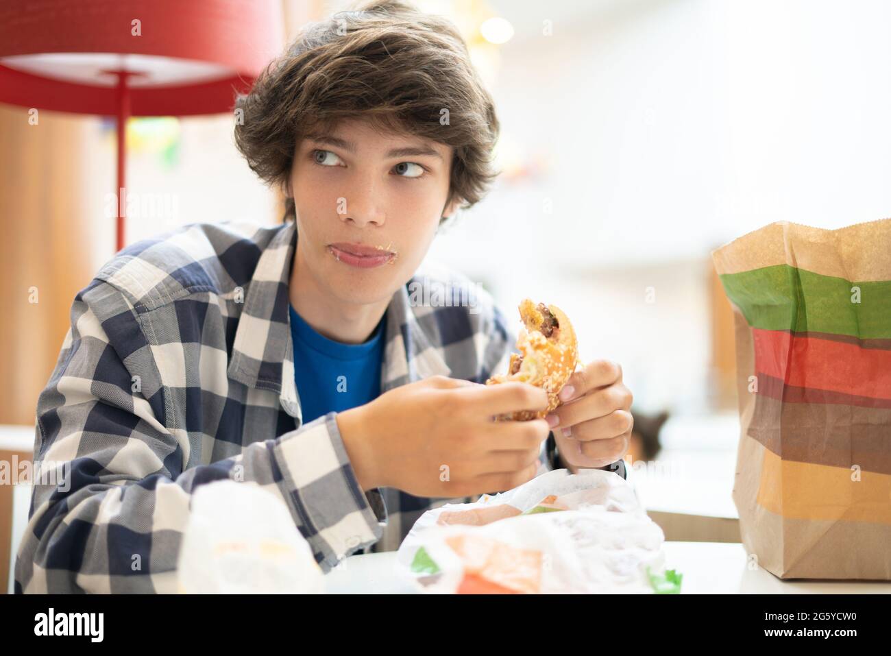 Fastfood girl man hamburger junk hi-res stock photography and images ...