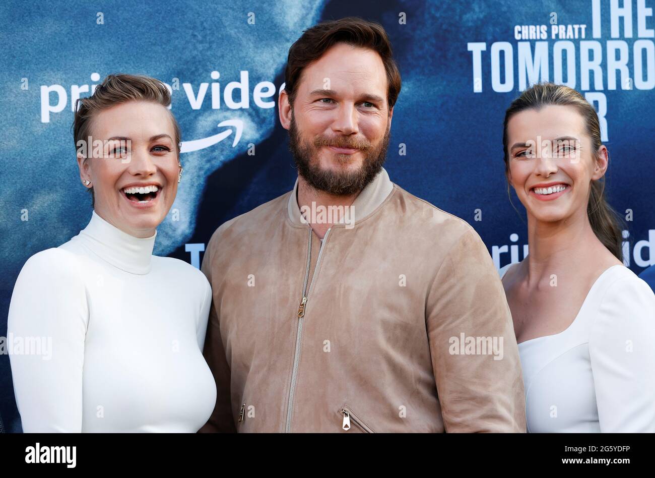 Yvonne strahovski attend hi-res stock photography and images - Alamy