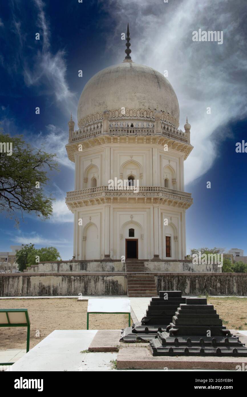 Qutub Shahi Tombs: These Graves of Royal Kings were planned and built ...