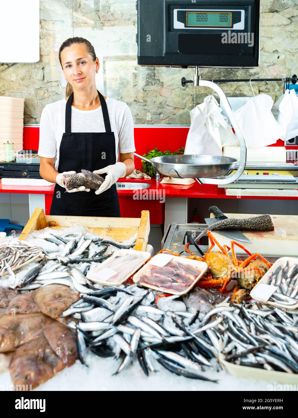 Crab processing hi-res stock photography and images - Alamy