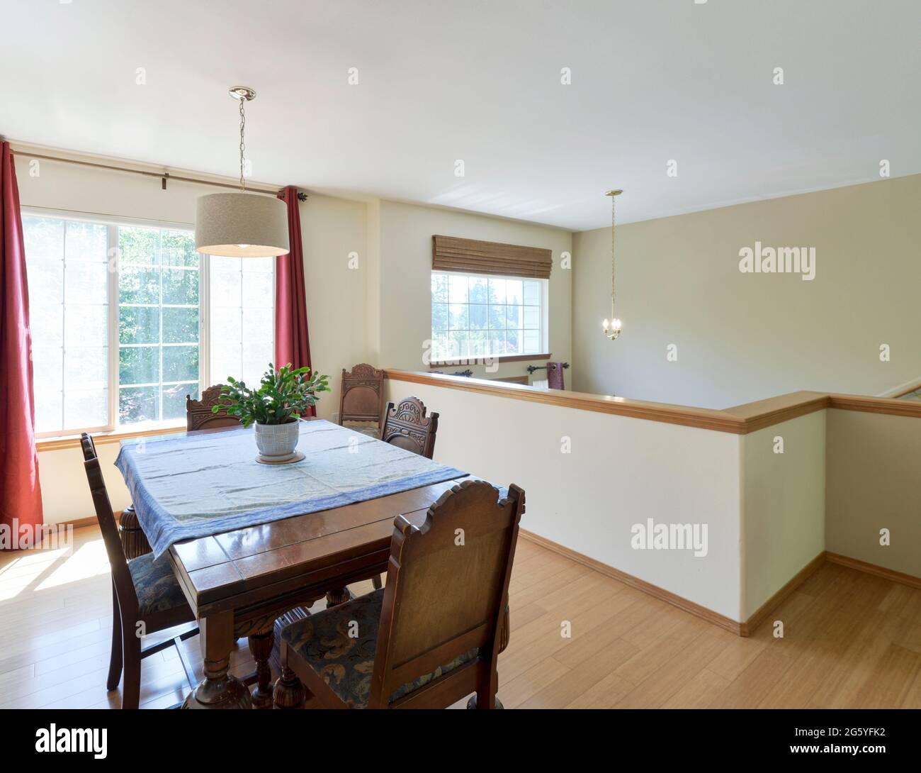 Modern residential dining room interior Stock Photo - Alamy