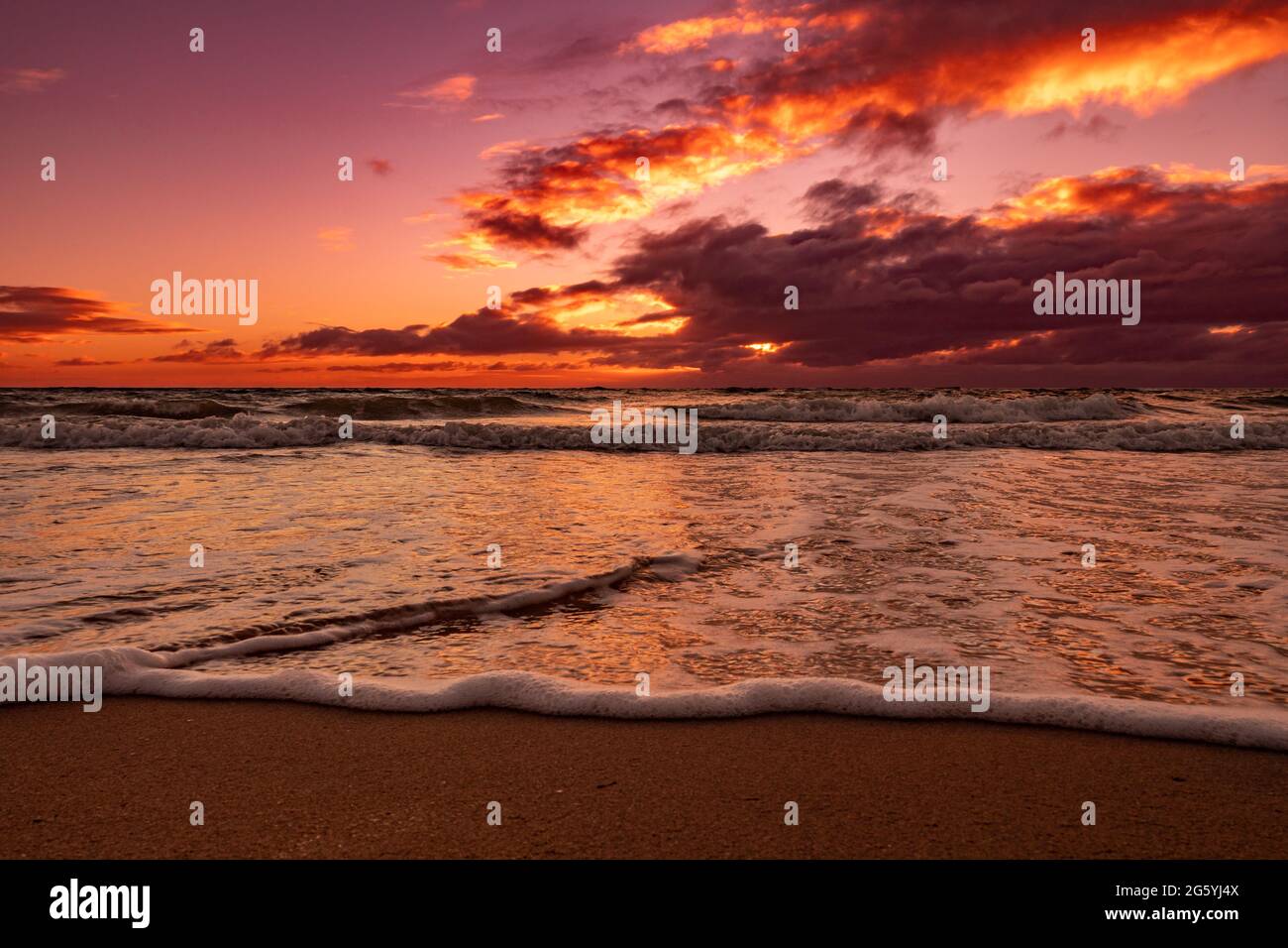 Sunlight scenic beaches hi-res stock photography and images - Alamy