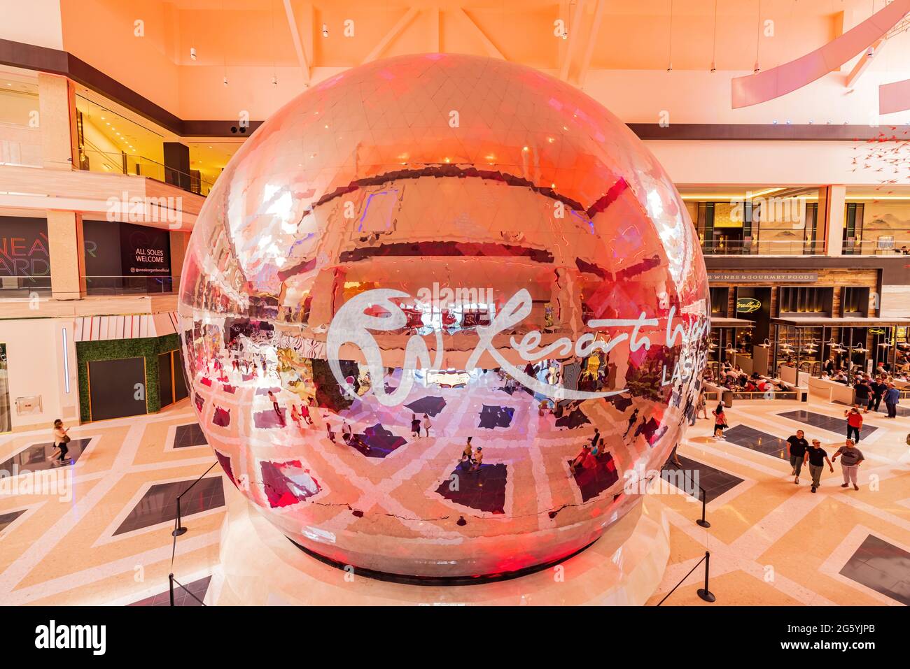New resorts world hilton hi-res stock photography and images - Alamy