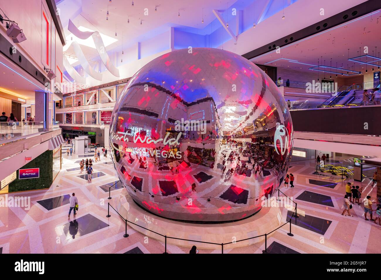 New resorts world hilton hi-res stock photography and images - Alamy