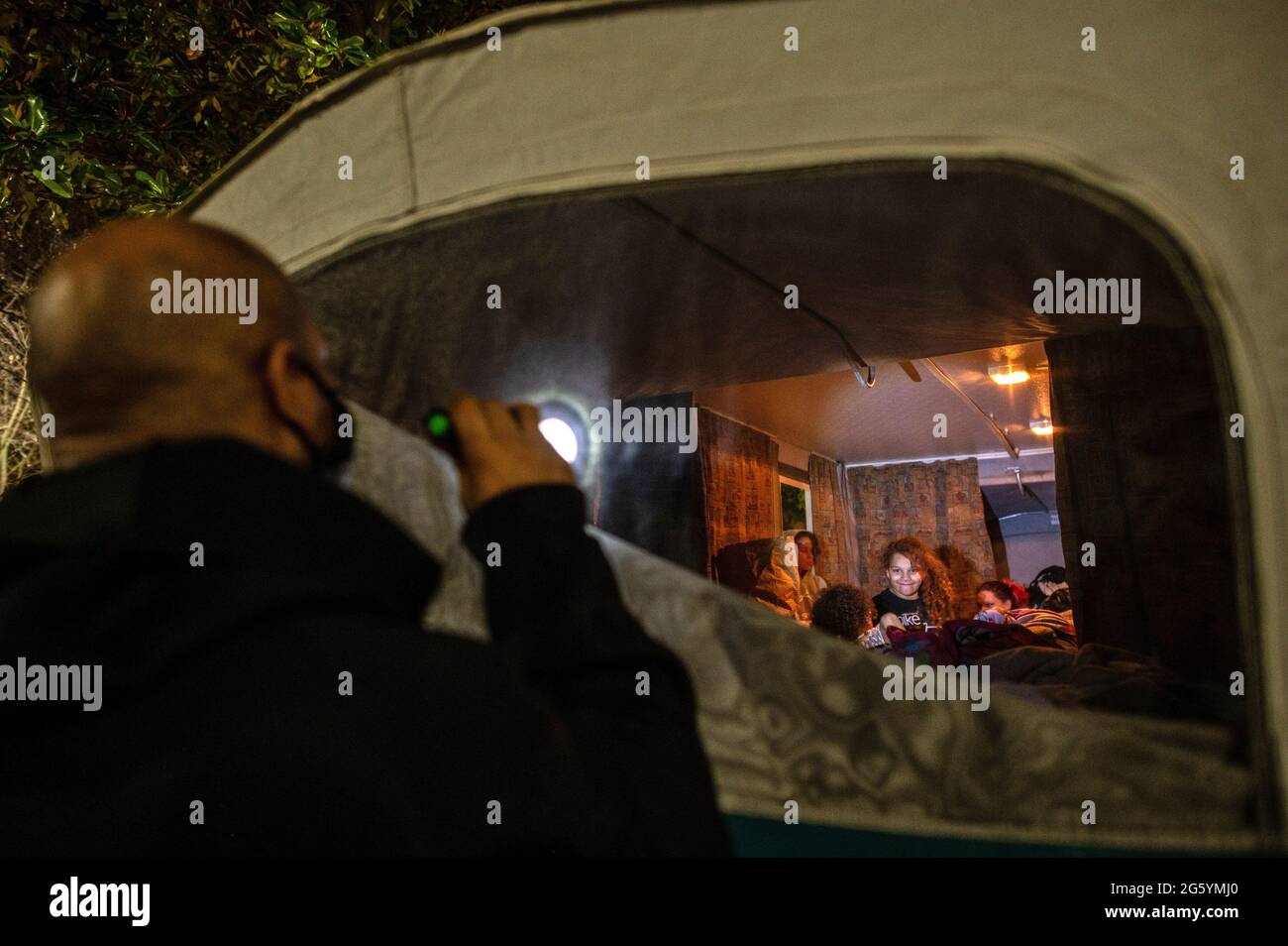 Wire barriere hi-res stock photography and images - Alamy