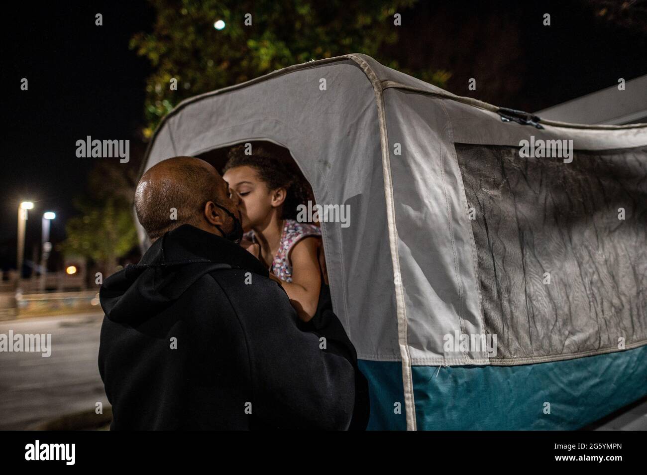 Wire barriere hi-res stock photography and images - Alamy