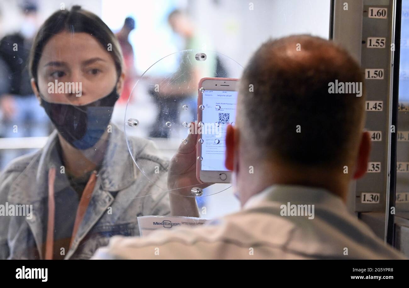 Passenger controle airport hi-res stock photography and images - Alamy