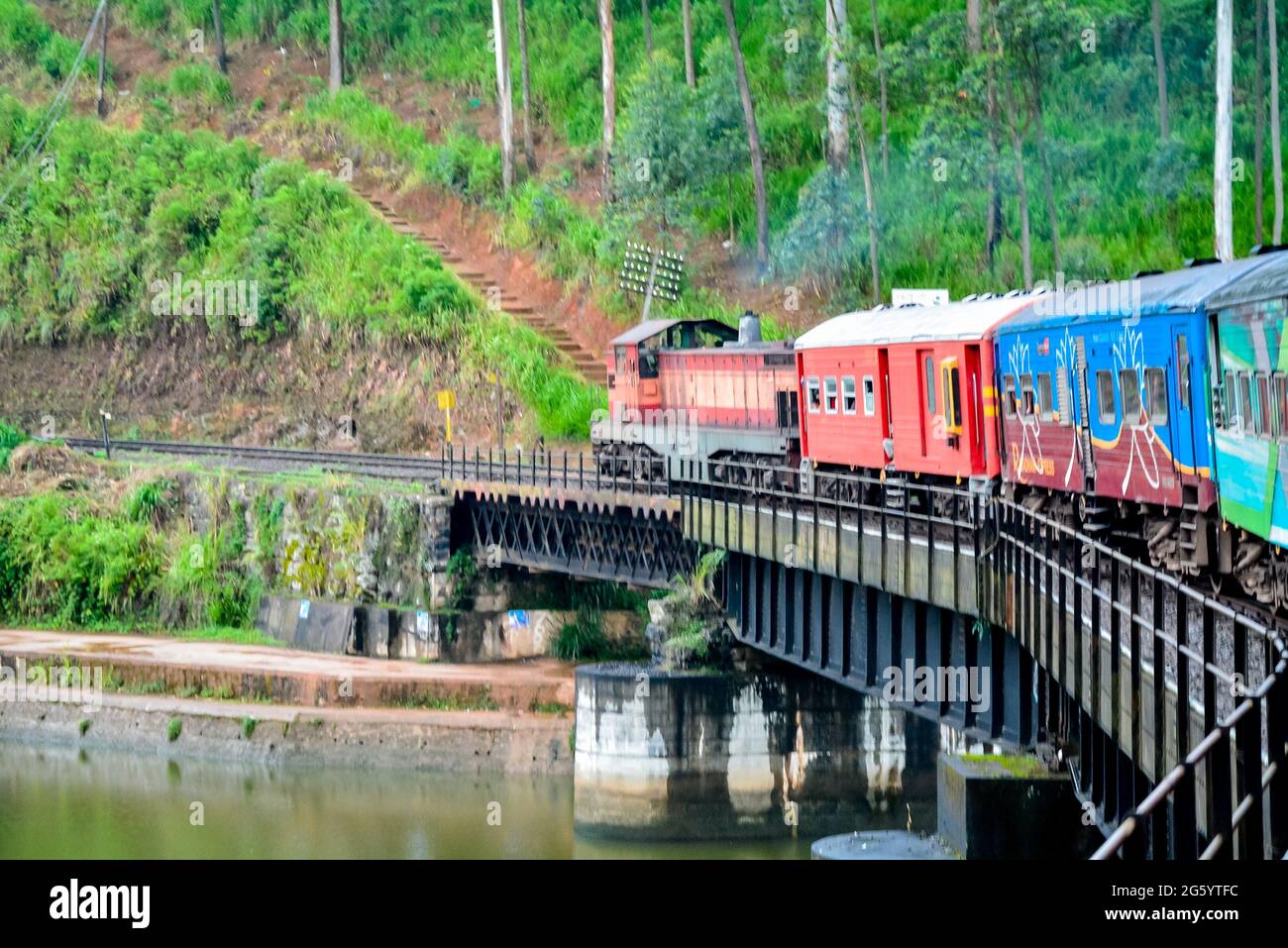 Colombo badulla train hi-res stock photography and images - Alamy
