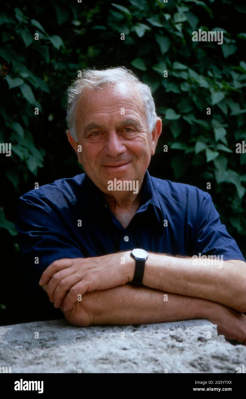 Israeli poet hi-res stock photography and images - Alamy