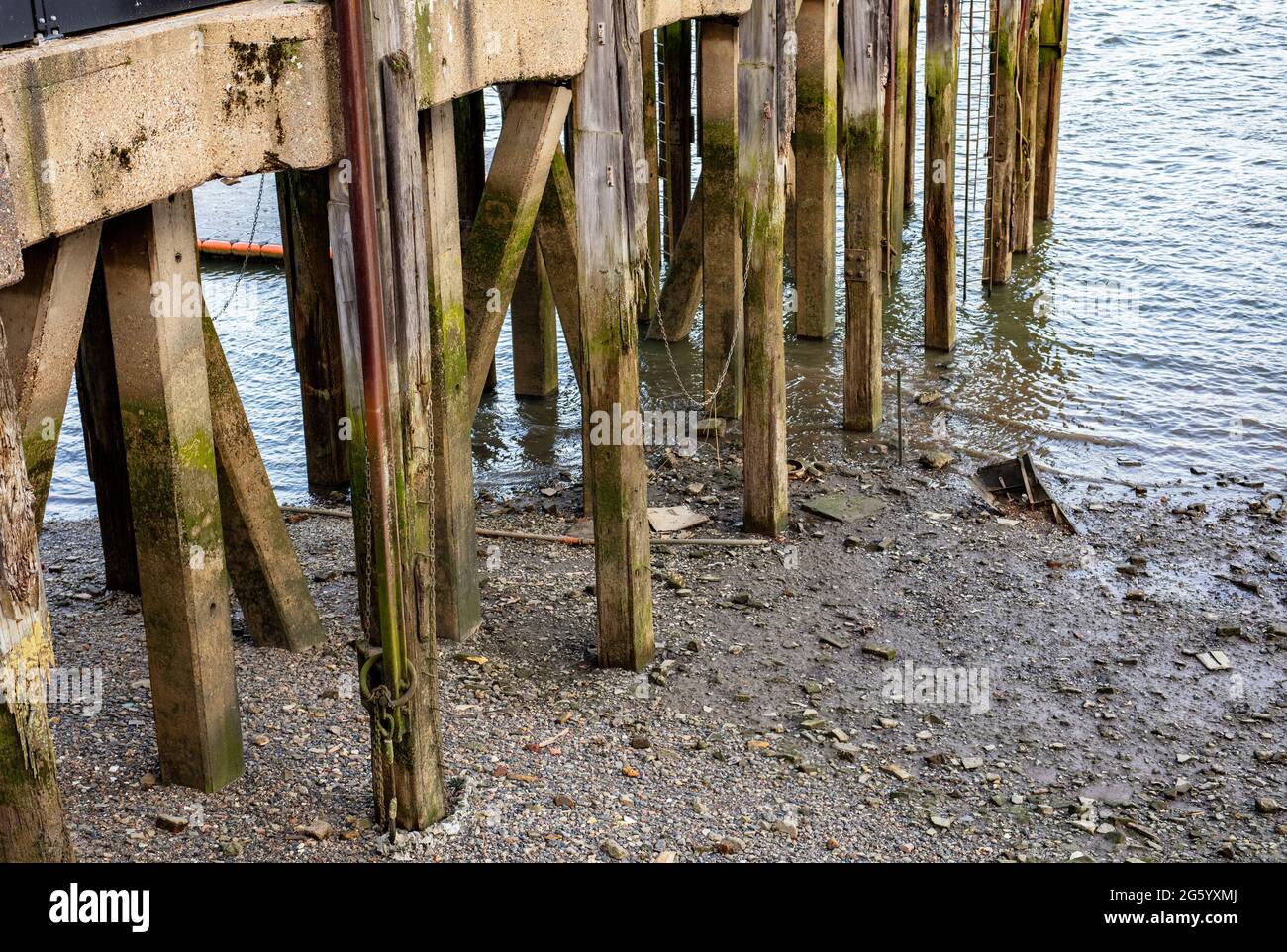 Bed pillars hi-res stock photography and images - Alamy