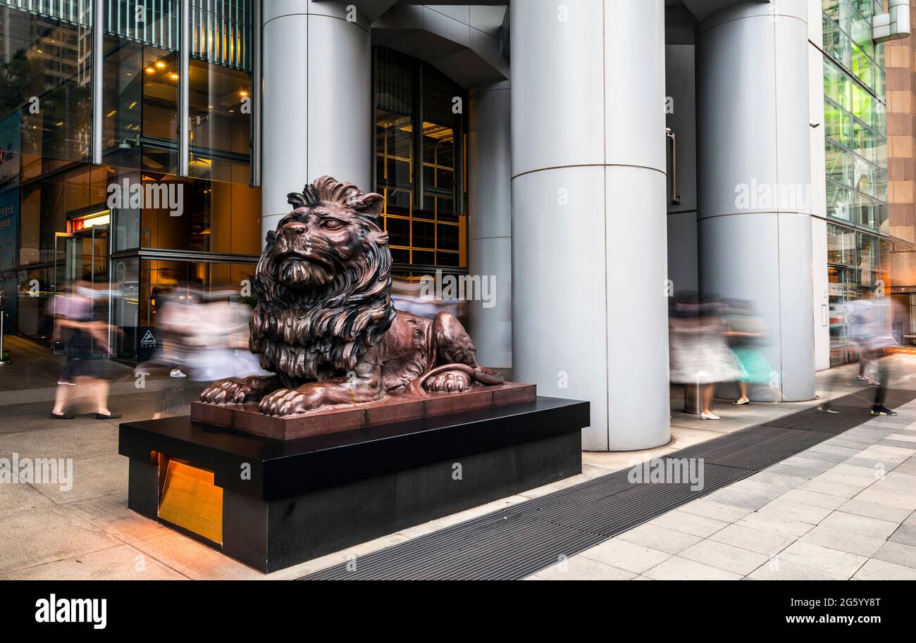 The famous lions in front of the HSBC bank, Central financial district ...
