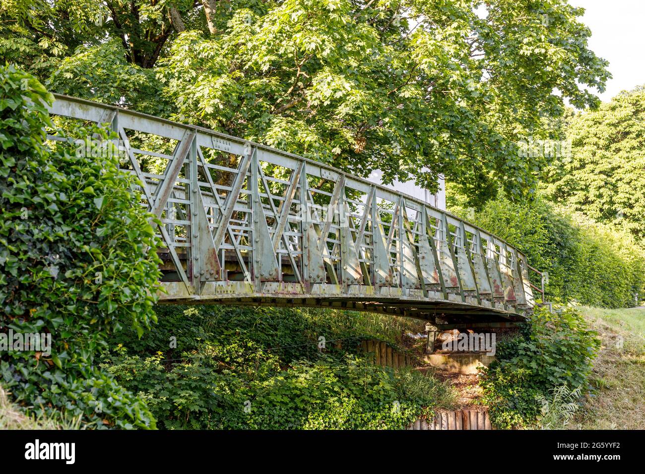 Steel beam bridge construct hi-res stock photography and images - Alamy