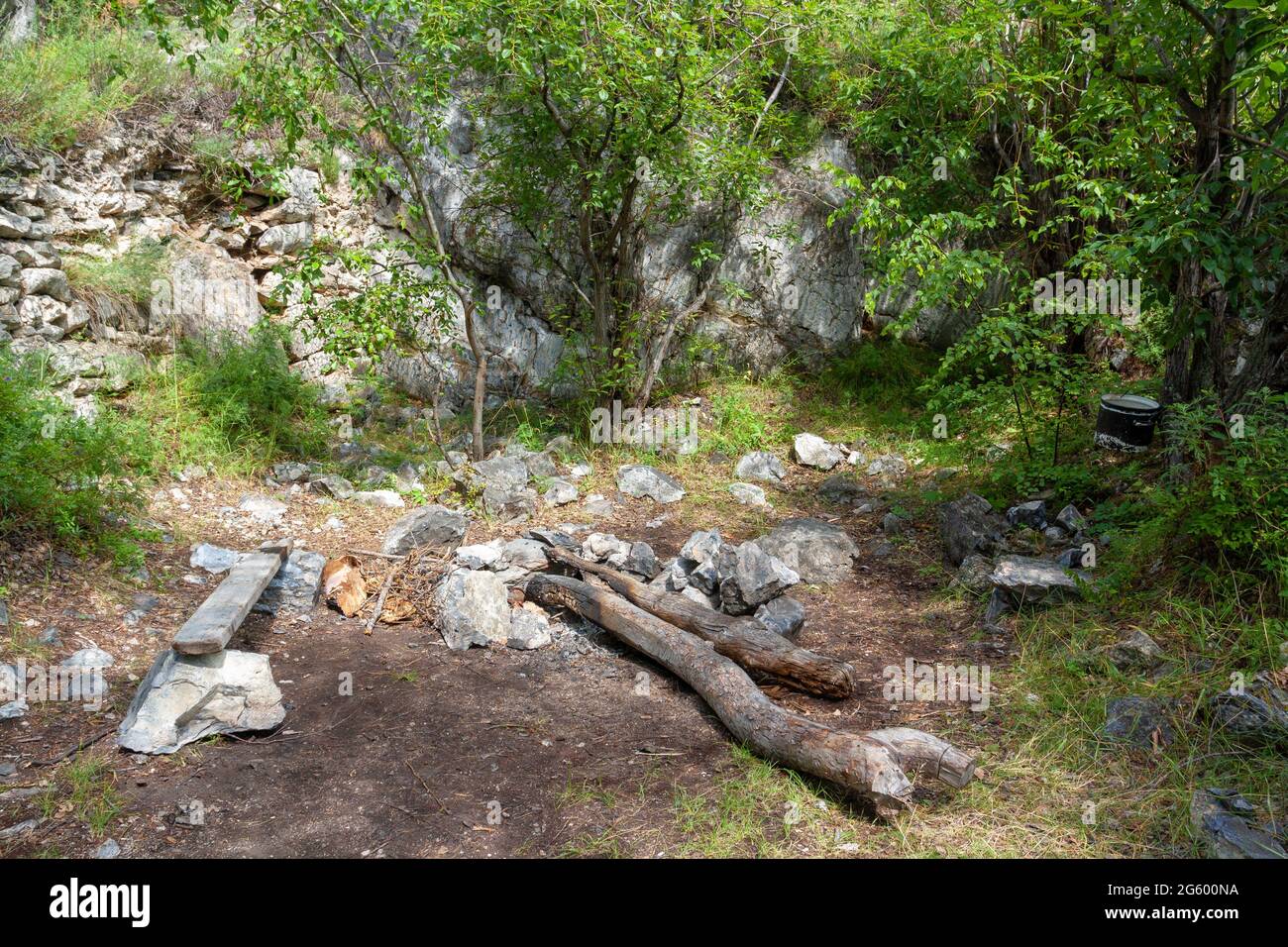Under Table Rock High Resolution Stock Photography and Images - Alamy